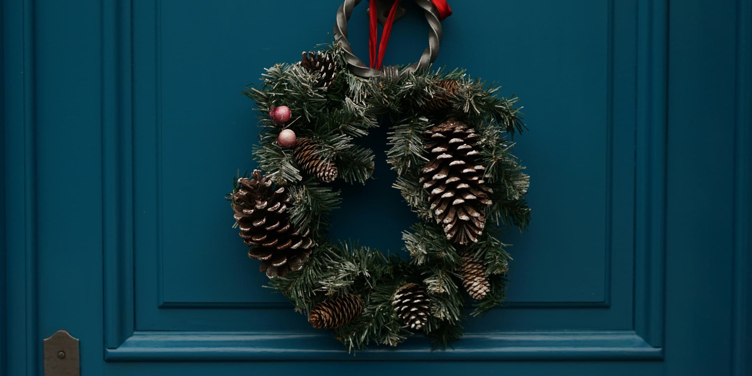 8 Tips to Make Your Home Feel Christmassy (Without Overdoing It)